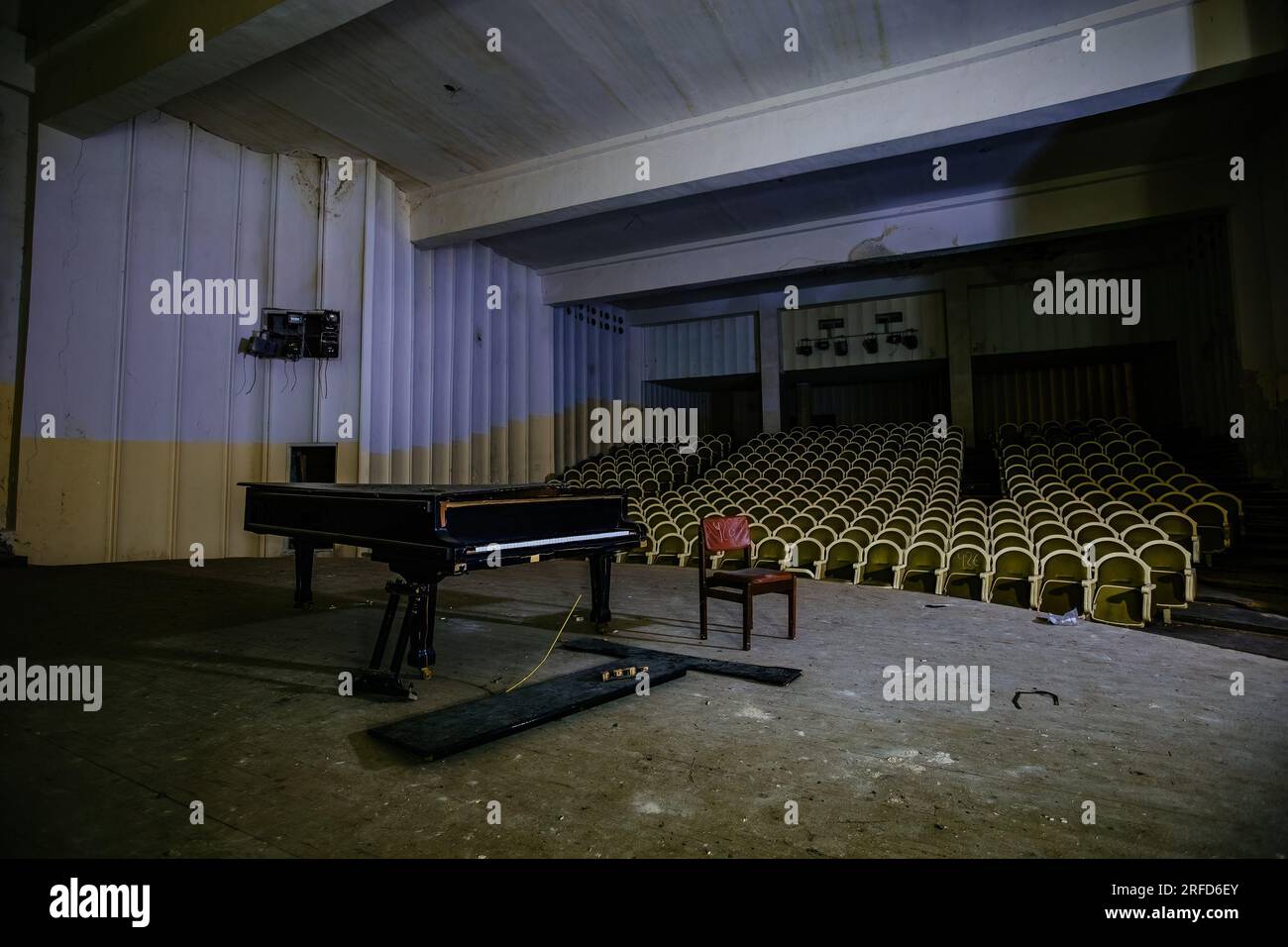 Stage in abandoned theatre hi-res stock photography and images - Alamy