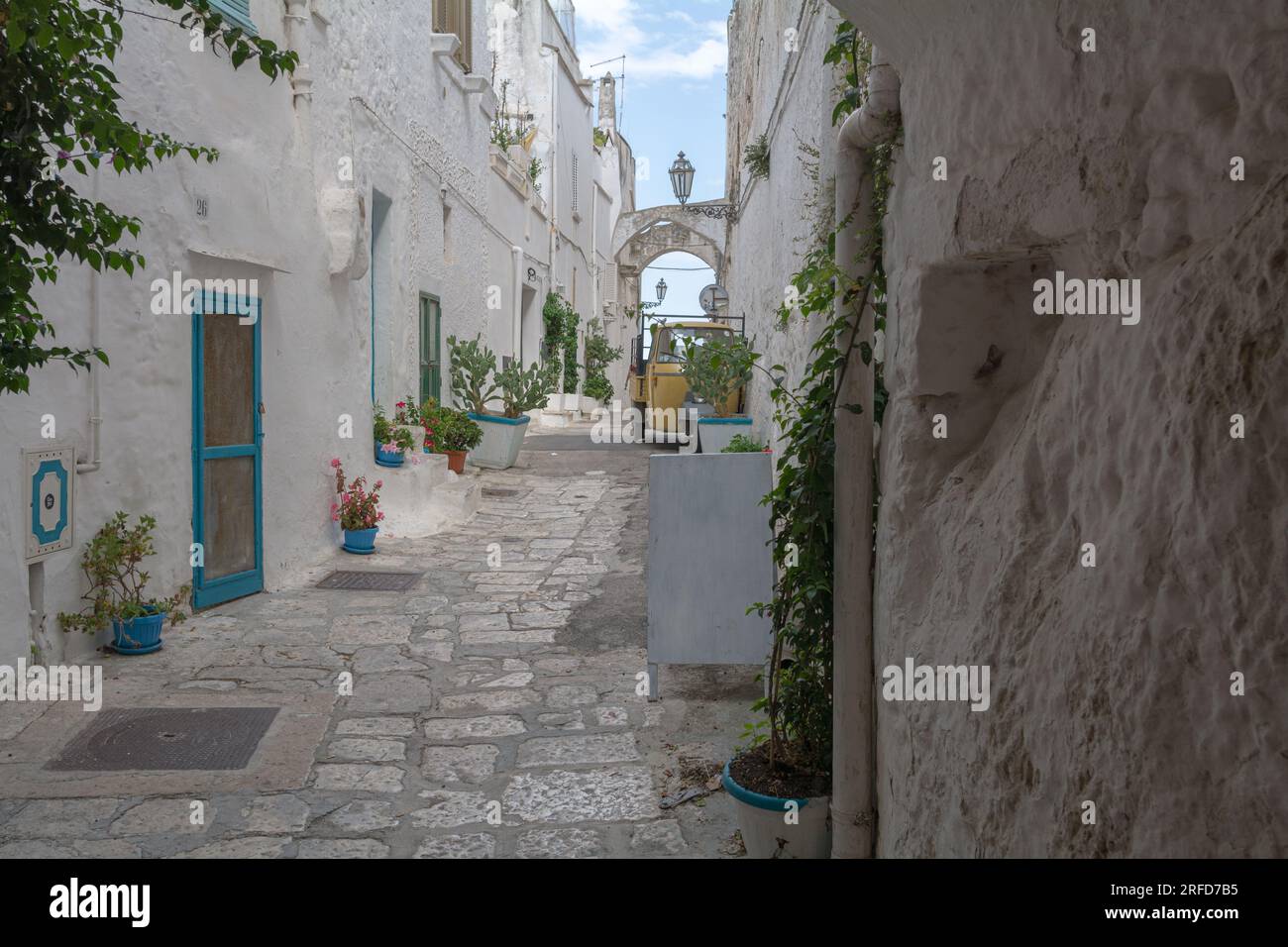 White buildings ostuni puglia italy hi-res stock photography and images ...