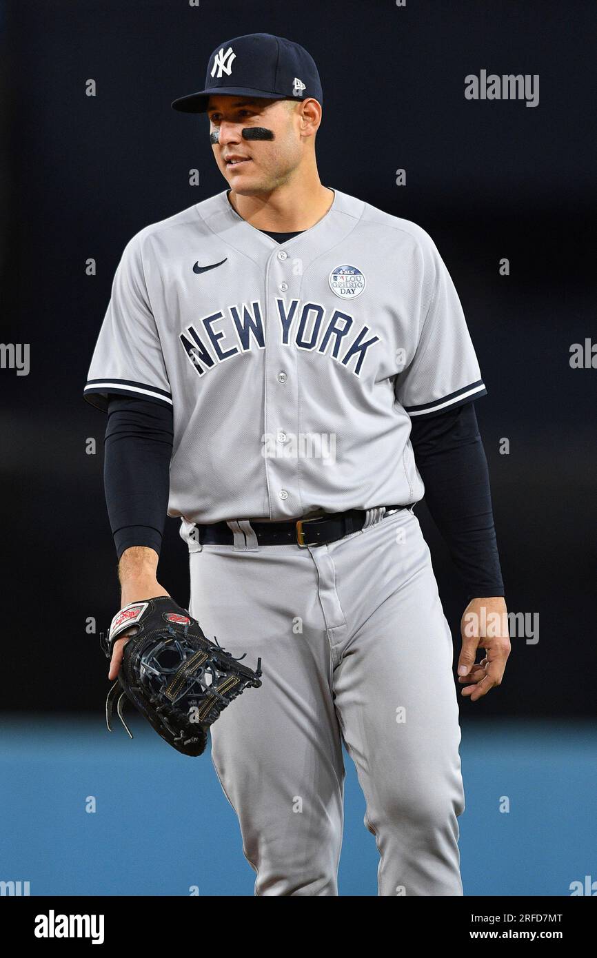 LOS ANGELES, CA - JUNE 03: New York Yankees first baseman Anthony Rizzo ...