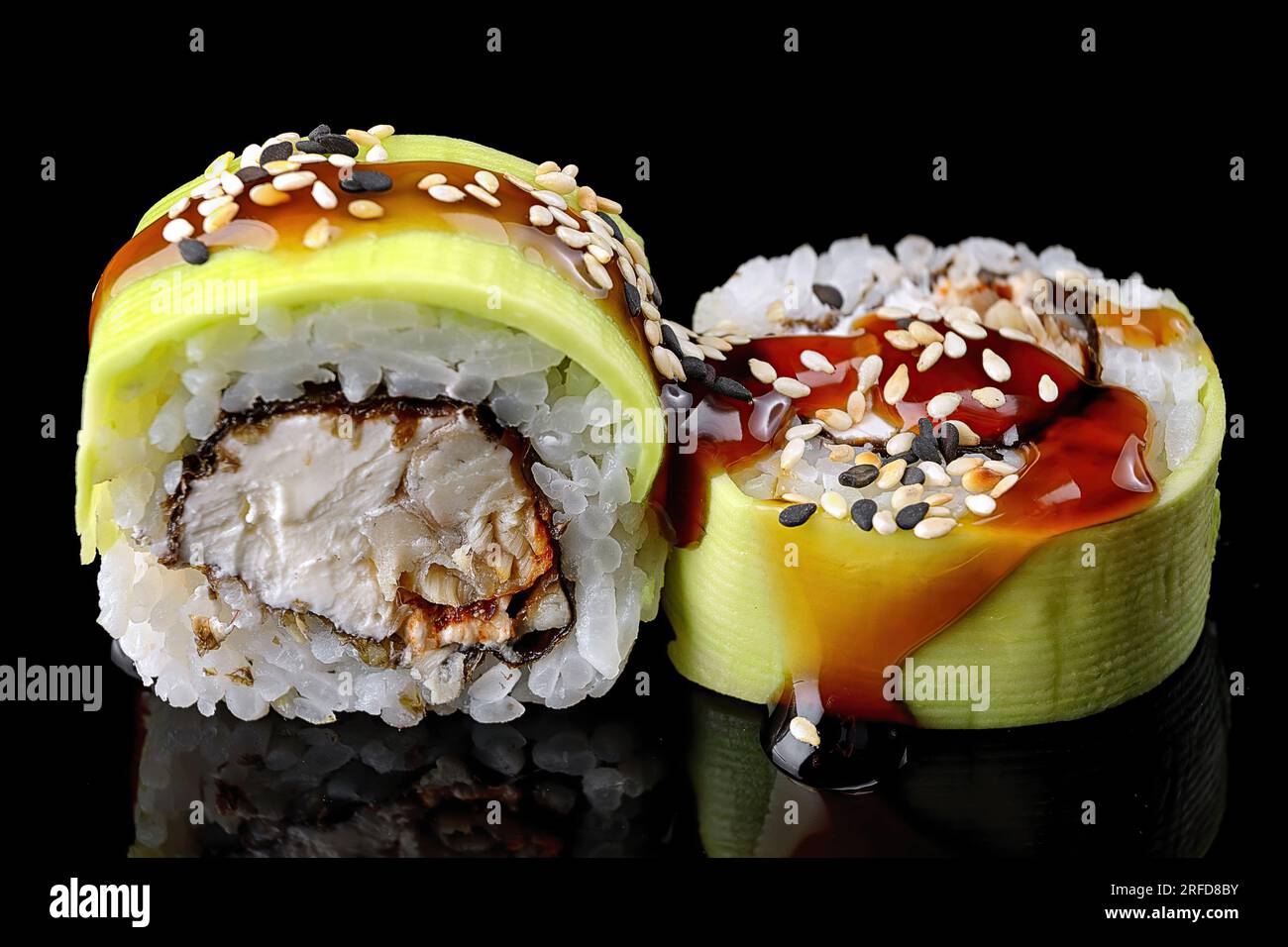 Avocado dragon sushi roll hi-res stock photography and images - Alamy