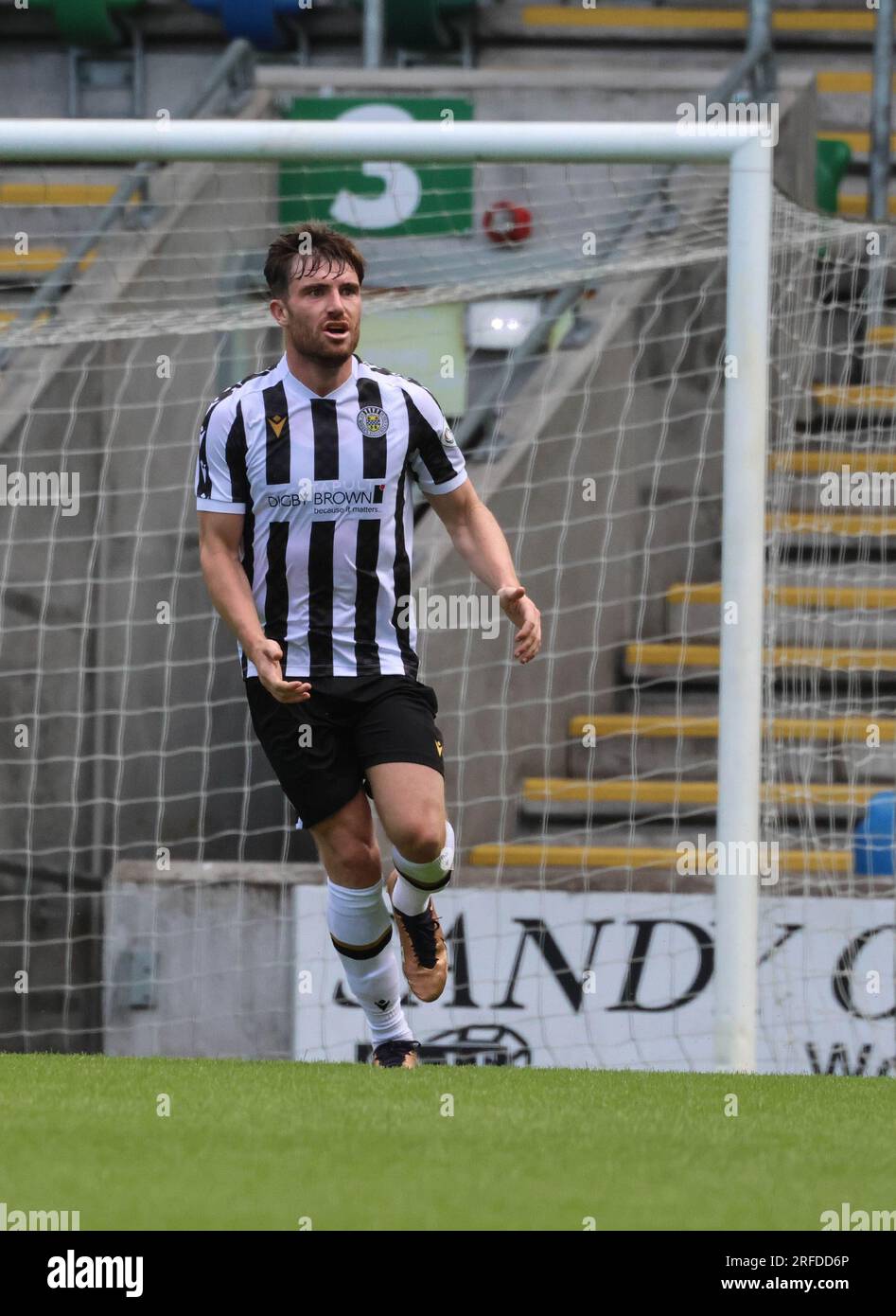 Strain ryan st mirren hi-res stock photography and images - Alamy