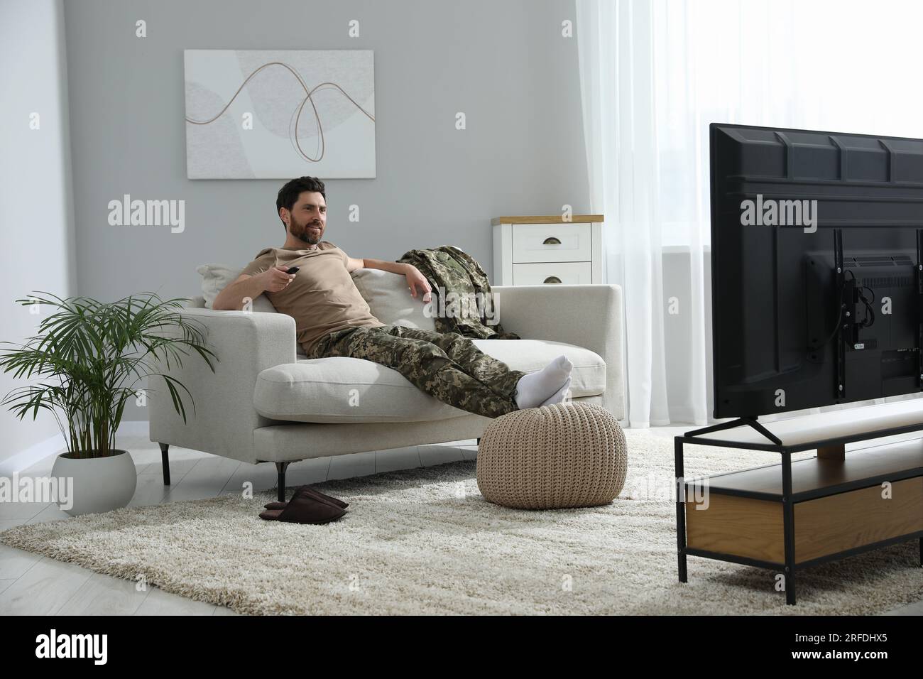 Soldier watching tv hi-res stock photography and images - Alamy