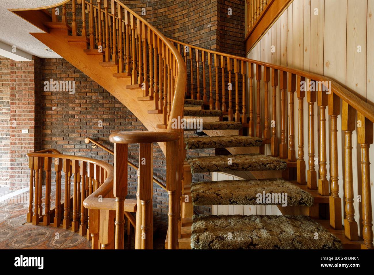 Semi circular staircase hi-res stock photography and images - Alamy