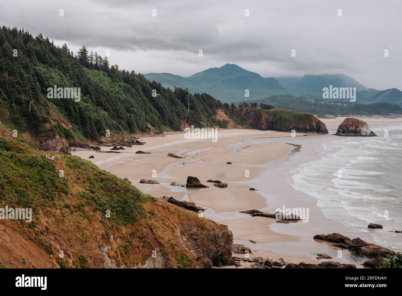 Viewpoint at Ecola State Park in Cannon Beach, Oregon Stock Photo - Alamy