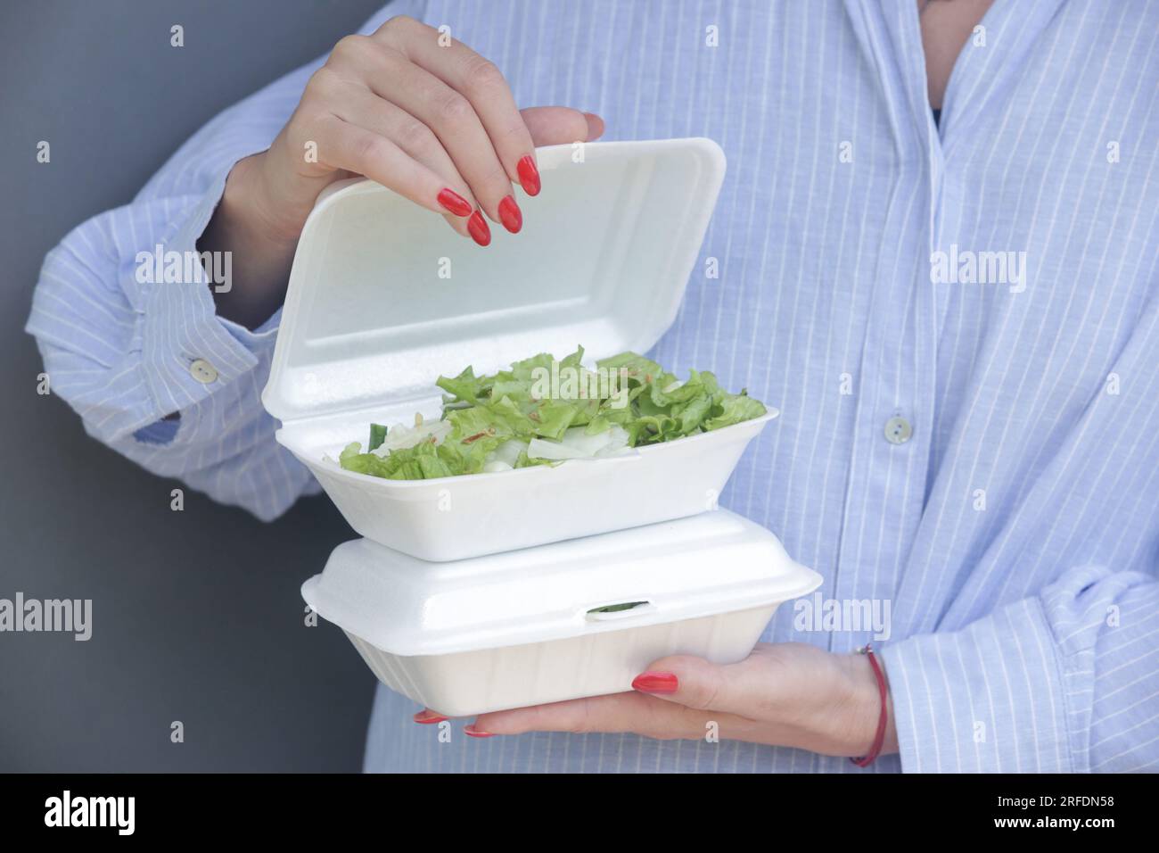 Biodegradable food containers hi-res stock photography and images - Alamy