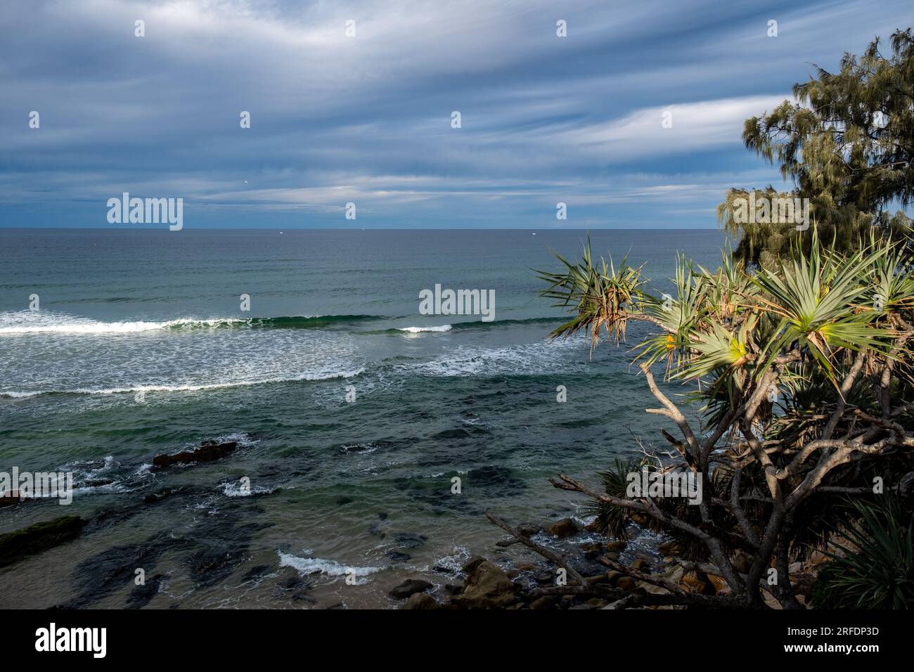 Wave queensland hi-res stock photography and images - Alamy