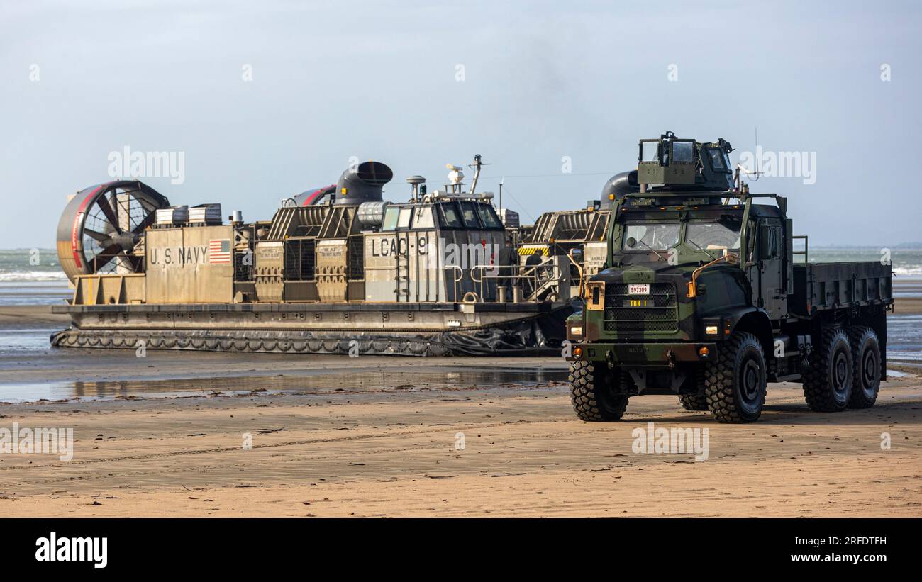 U.S. Marines with Battalion Landing Team 2/1, 31st Marine Expeditionary ...