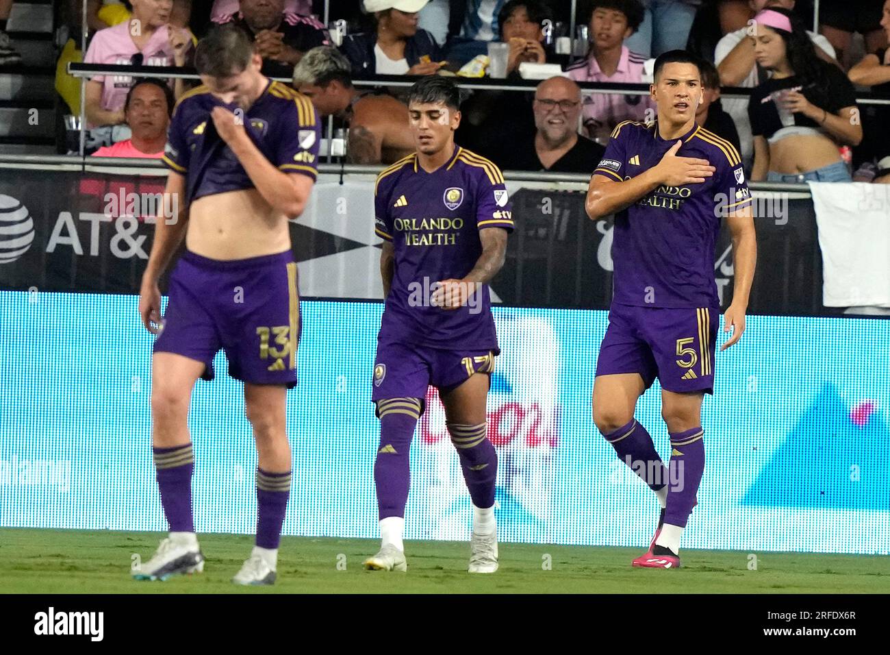 Orlando City midfielder César Araújo (5) gestures after scoring a goal ...