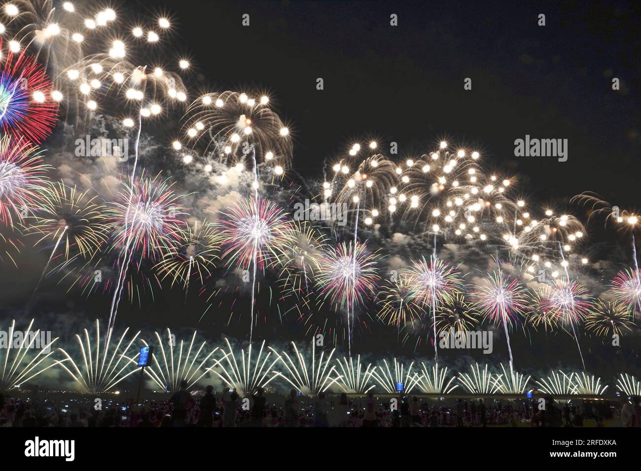 Massive fireworks color the night sky during Nagaoka Matsuri Festival ...