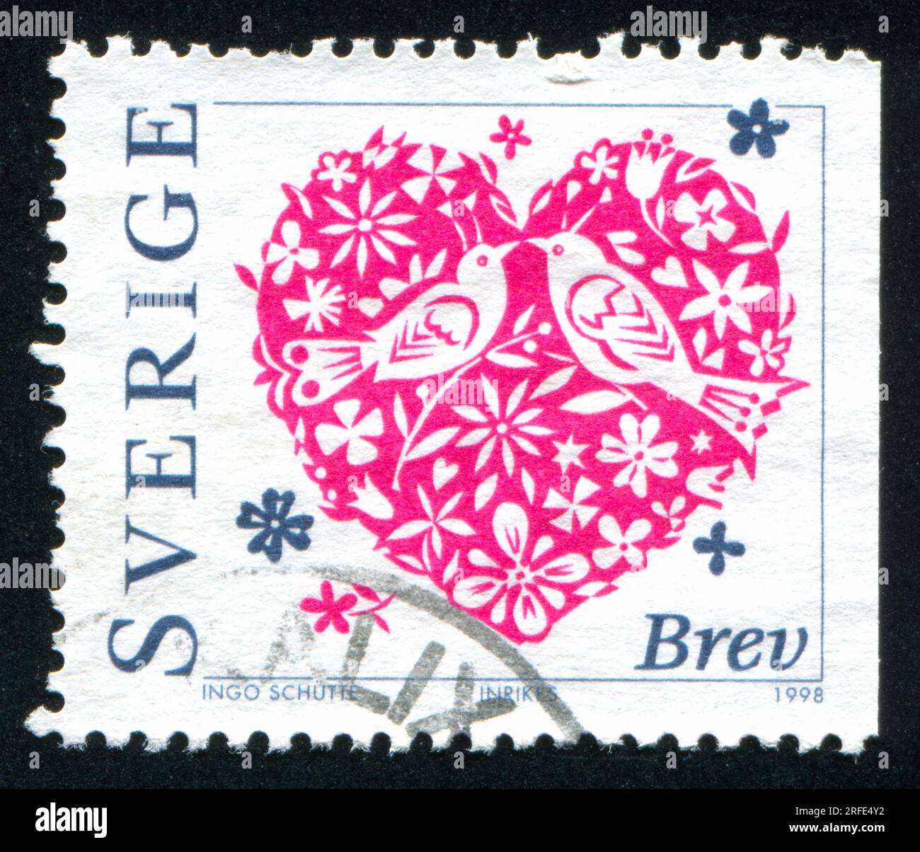 SWEDEN - CIRCA 1998: stamp printed by Sweden, shows Heart, circa 1998 ...