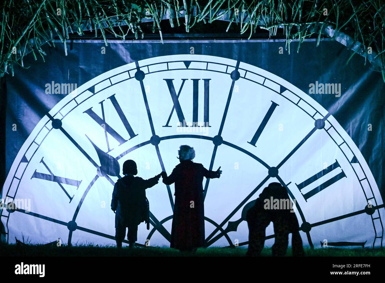 L hora hi-res stock photography and images - Alamy