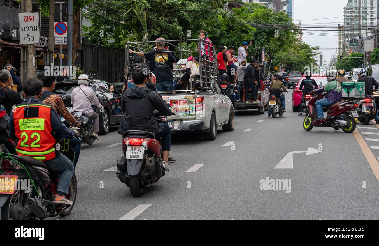 Car mobs hi-res stock photography and images - Alamy