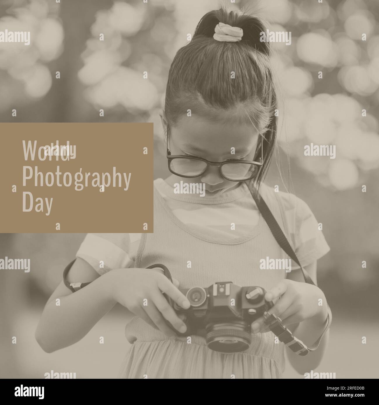 Looking back at camera hi-res stock photography and images - Alamy