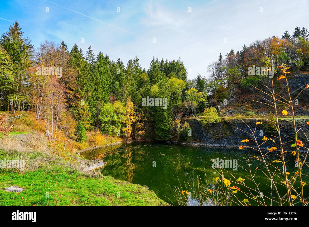 View of the mountain lake Teufel's Tintenfass in Riedenberg landscape ...