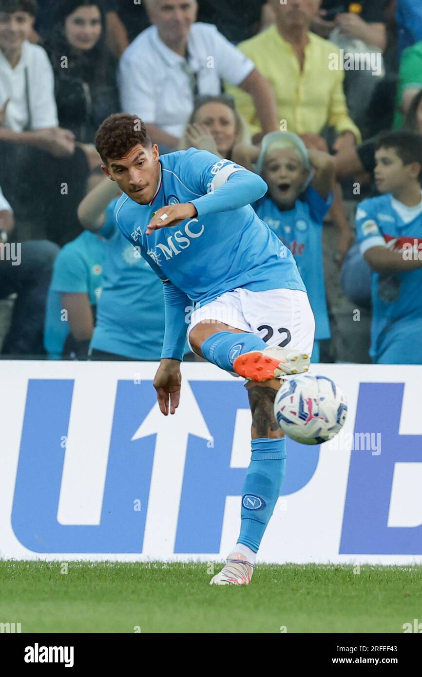 SSC Napoli's Italian defender Giovanni Di Lorenzo controls the ball ...