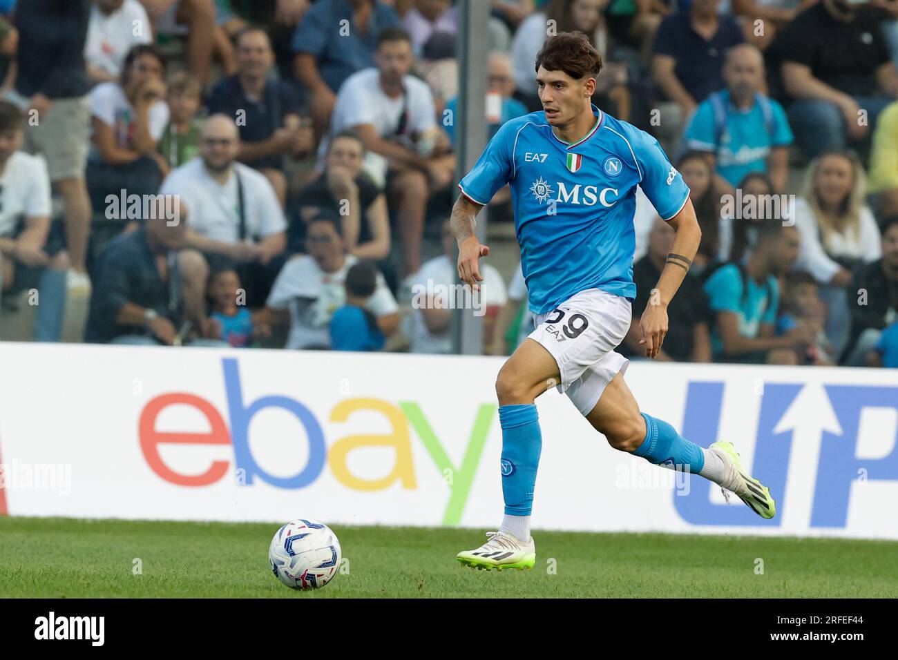 SSC Napoli's Italian midfielder Alessandro Zanoli controls the ball ...