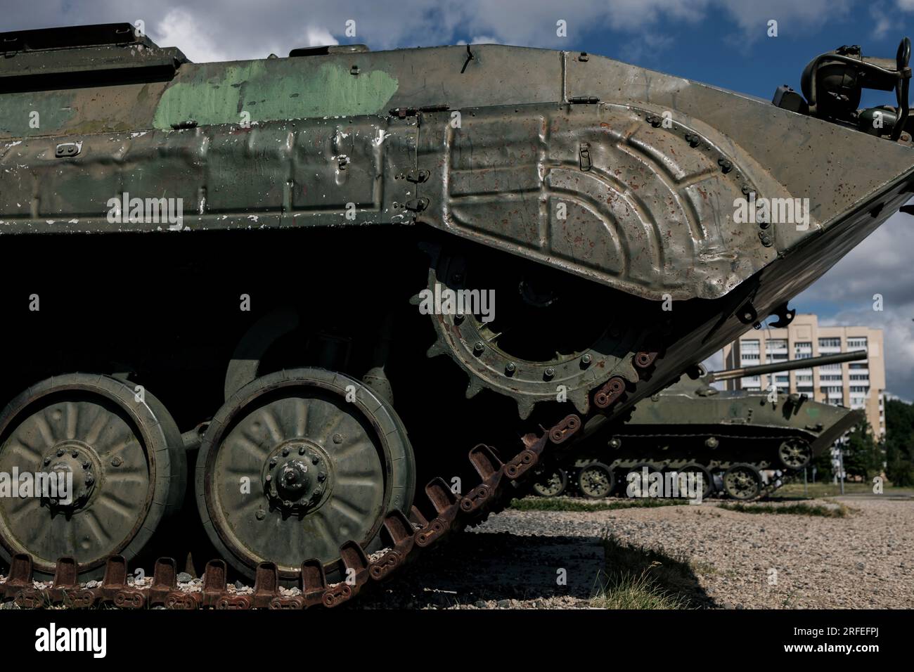 Battle tank track detail hi-res stock photography and images - Alamy