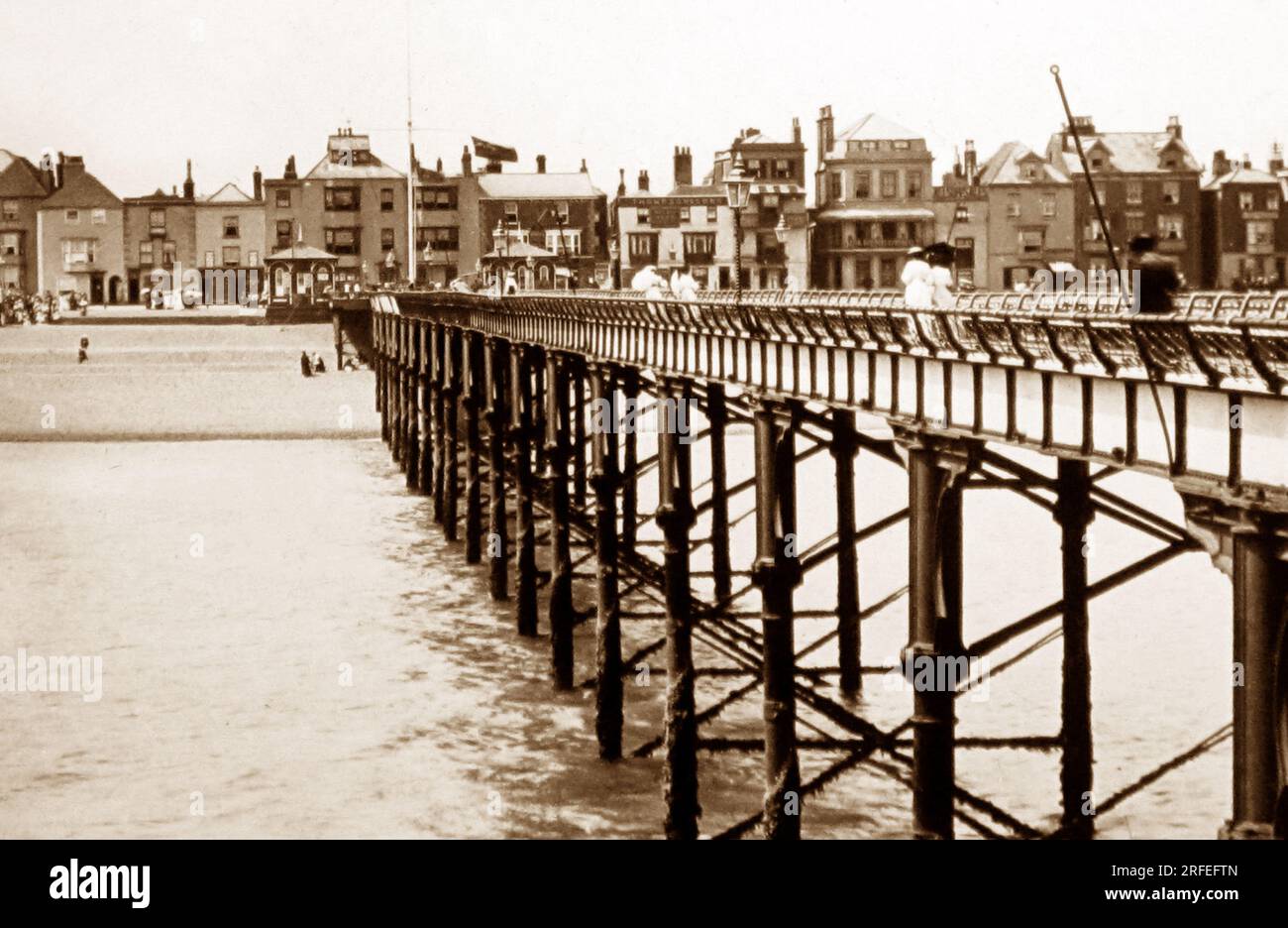 Edwardian pier hi-res stock photography and images - Alamy