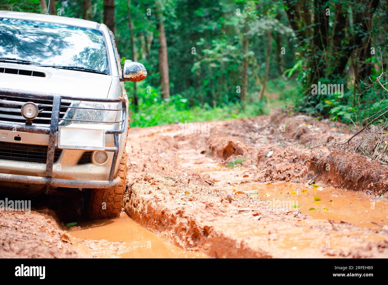 Suv covered with mud hi-res stock photography and images - Alamy