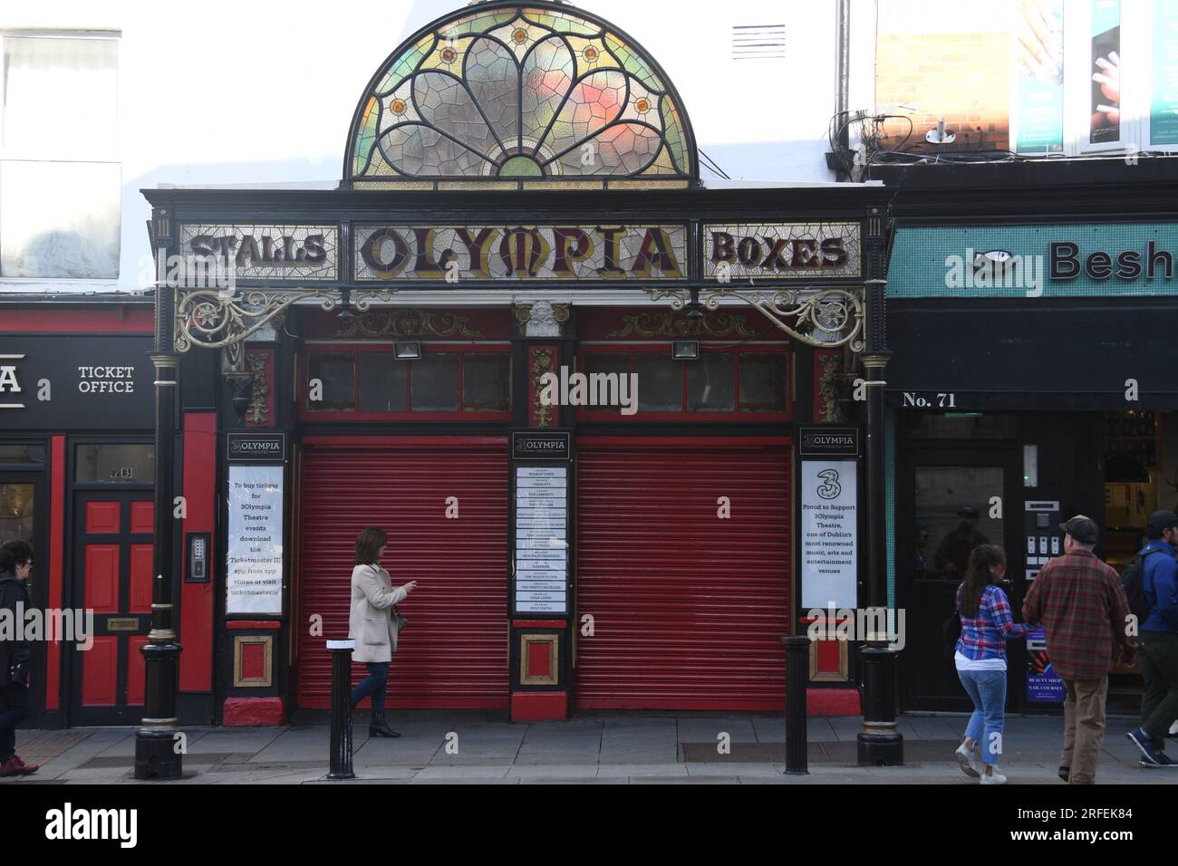 View of an old shop front in the city centre in Dublin, Ireland Stock ...