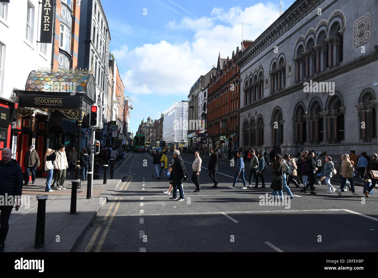 People shopping pedestrian street dublin hi-res stock photography and ...