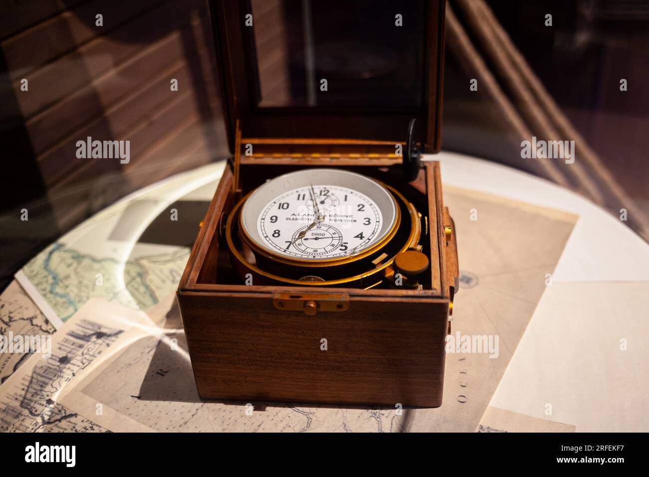 Marine chronometer hi-res stock photography and images - Alamy