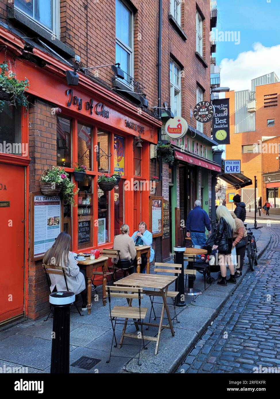 People having breakfast outside a famous cafe in Dublin, Ireland Stock ...