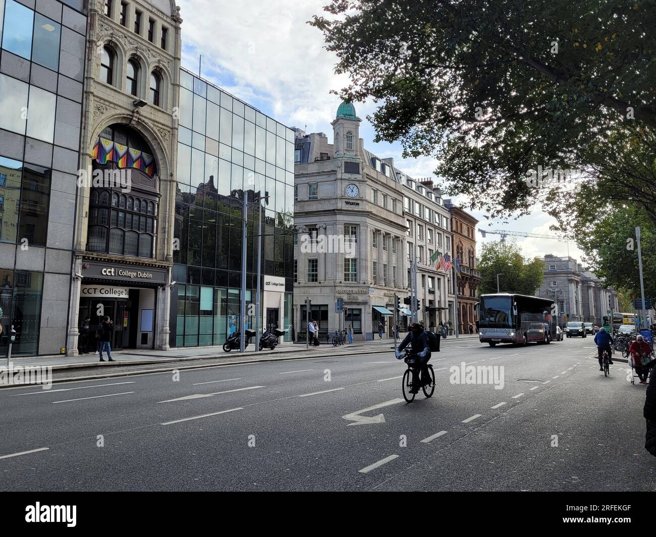 Crowded street in ireland hi-res stock photography and images - Alamy