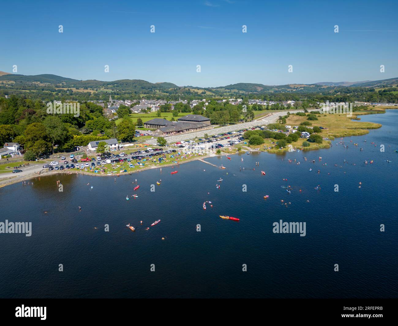 People enjoy watersports on Bala Lake, Gwynedd, Wales Stock Photo - Alamy