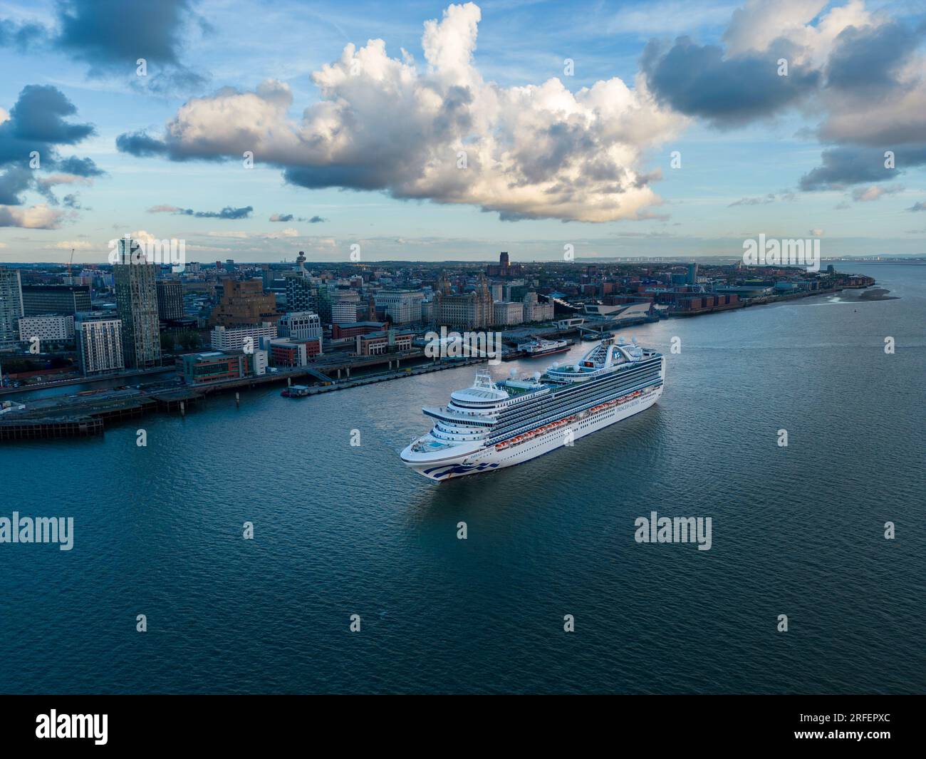 Emerald river cruises hi-res stock photography and images - Alamy