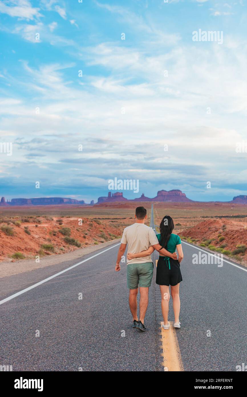 Happy couple on the famous road to Monument Valley in Utah. Amazing ...