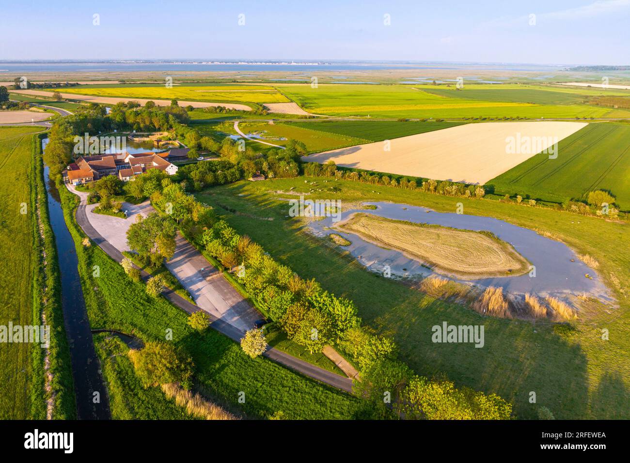 France, Somme, Baie de Somme, Le Hourdel, La maison de la baie de Somme ...