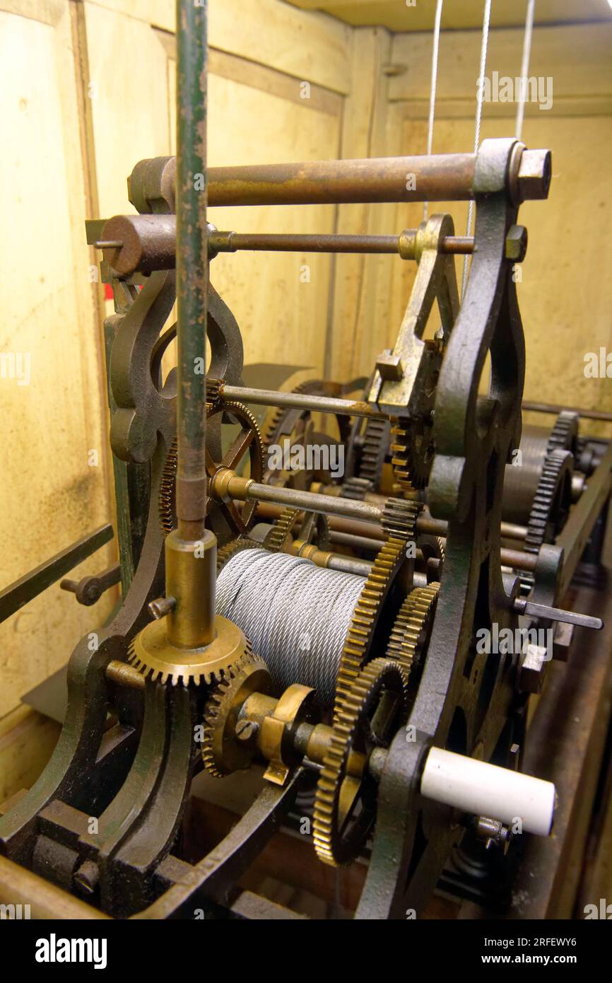 Wound clock hi-res stock photography and images - Alamy