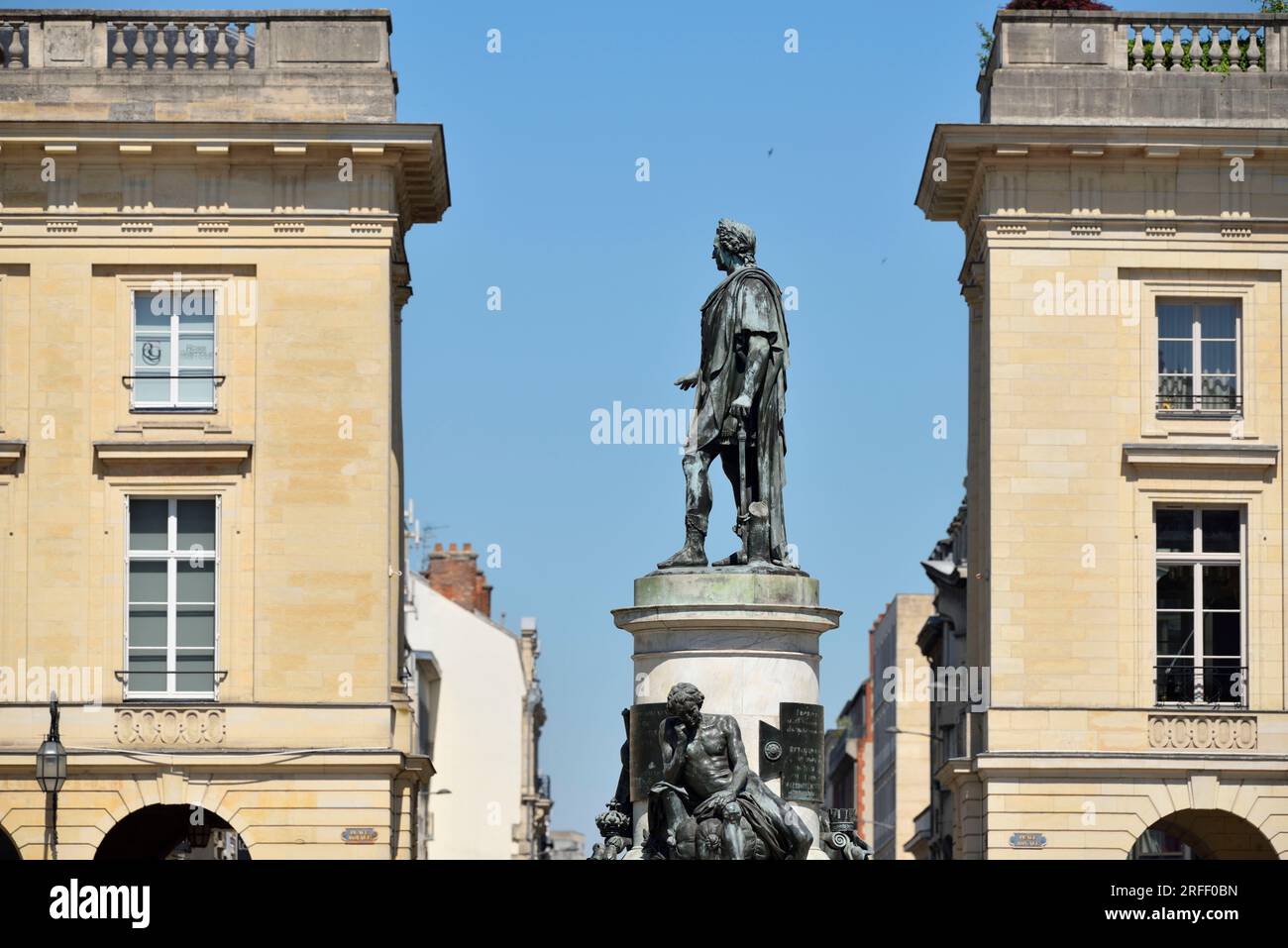 France, Marne, Reims, Place Royale, statue of Louis the 15th, two women ...