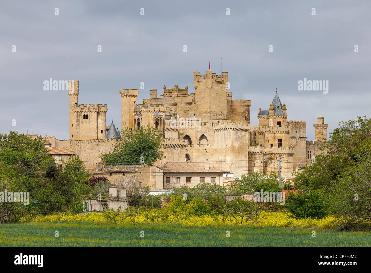 Palacio real medieval hi-res stock photography and images - Alamy