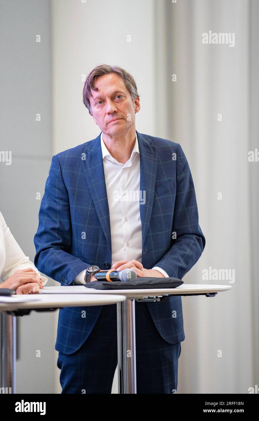 New ceo of siemens hi-res stock photography and images - Alamy