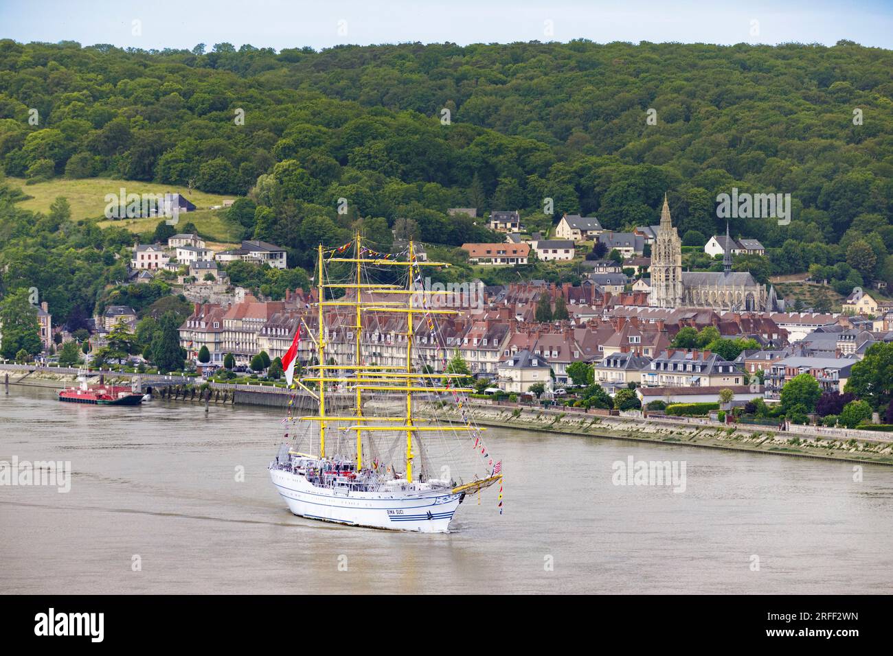 Sailing ship in medieval times hi-res stock photography and images - Alamy