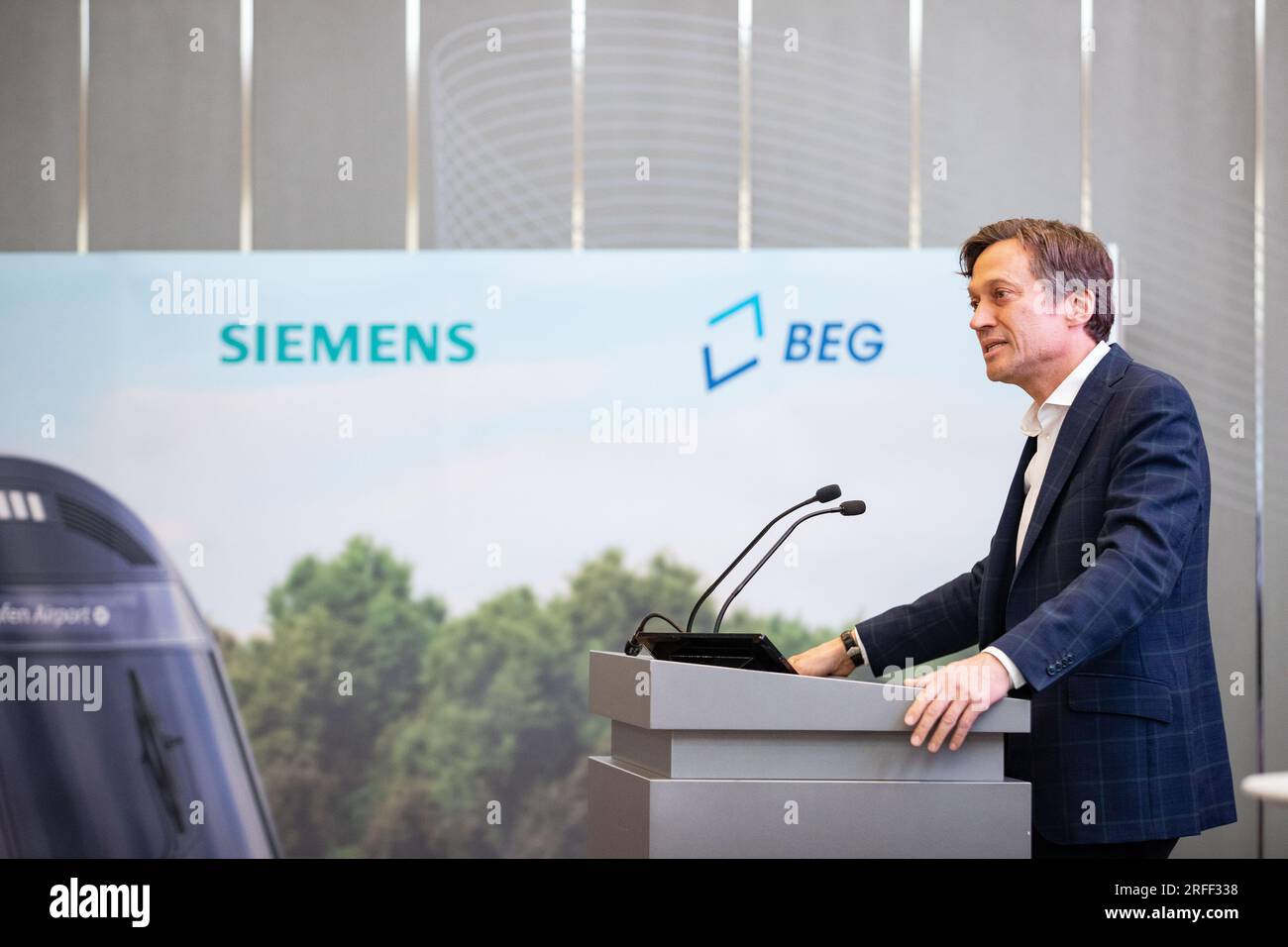 New ceo of siemens hi-res stock photography and images - Alamy
