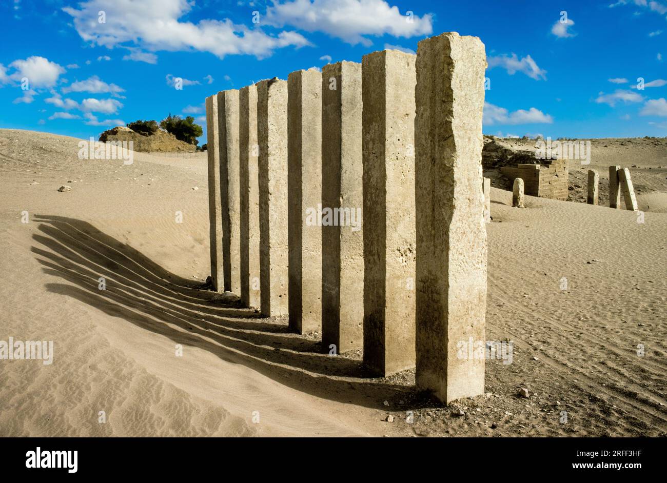 5 pillars of moon temple near Marib, Yemen Stock Photo - Alamy