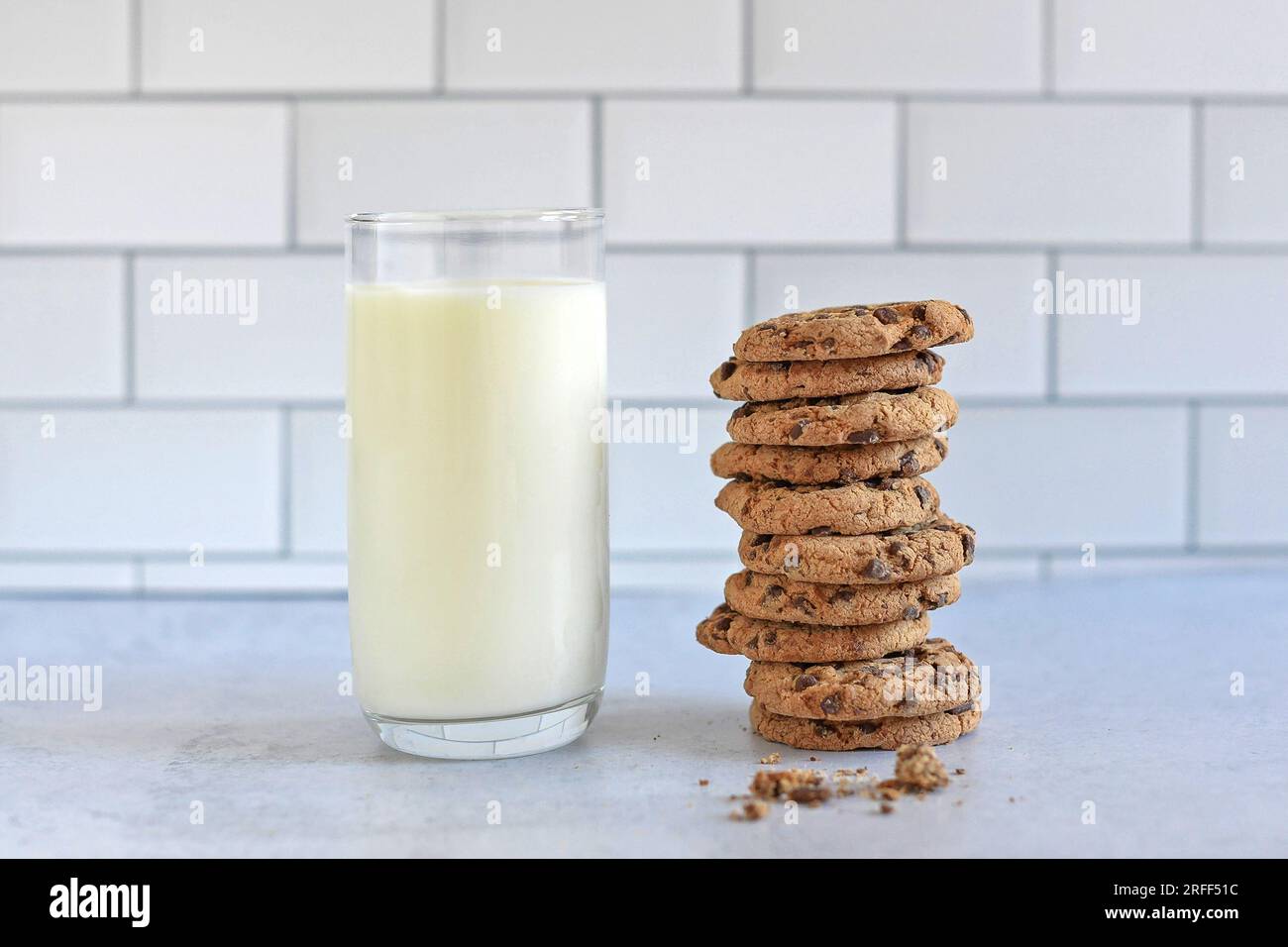 Milk chocolate chip cookies hi-res stock photography and images - Alamy