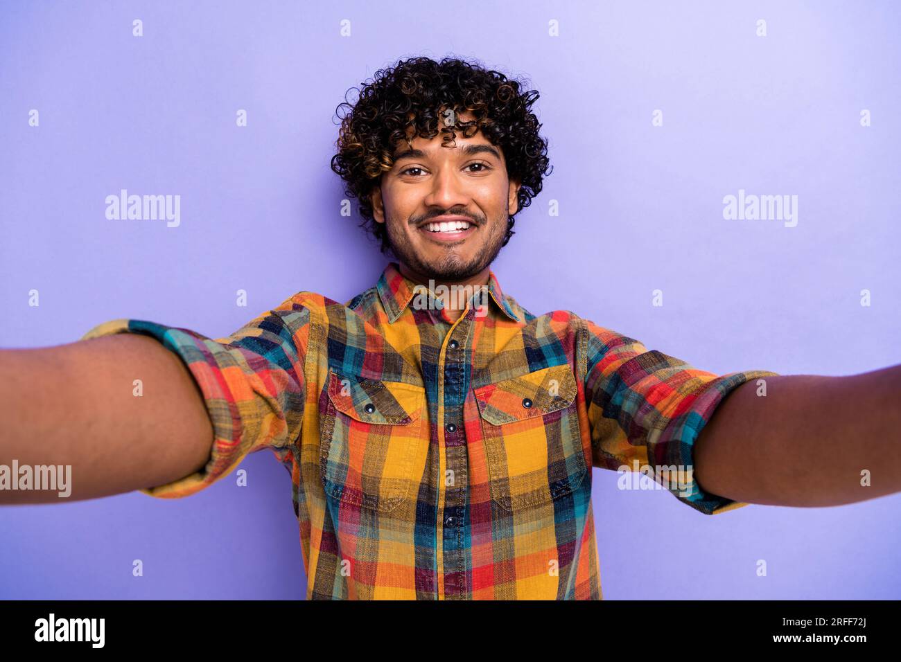 Selfie of record new video influencer famous blogger portrait picture ...