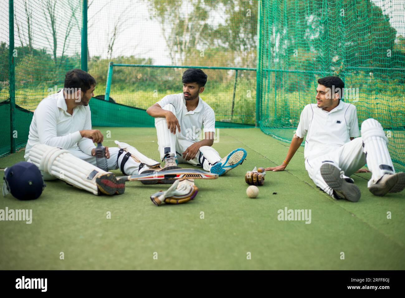 Indian friends playing cricket hi-res stock photography and images - Alamy