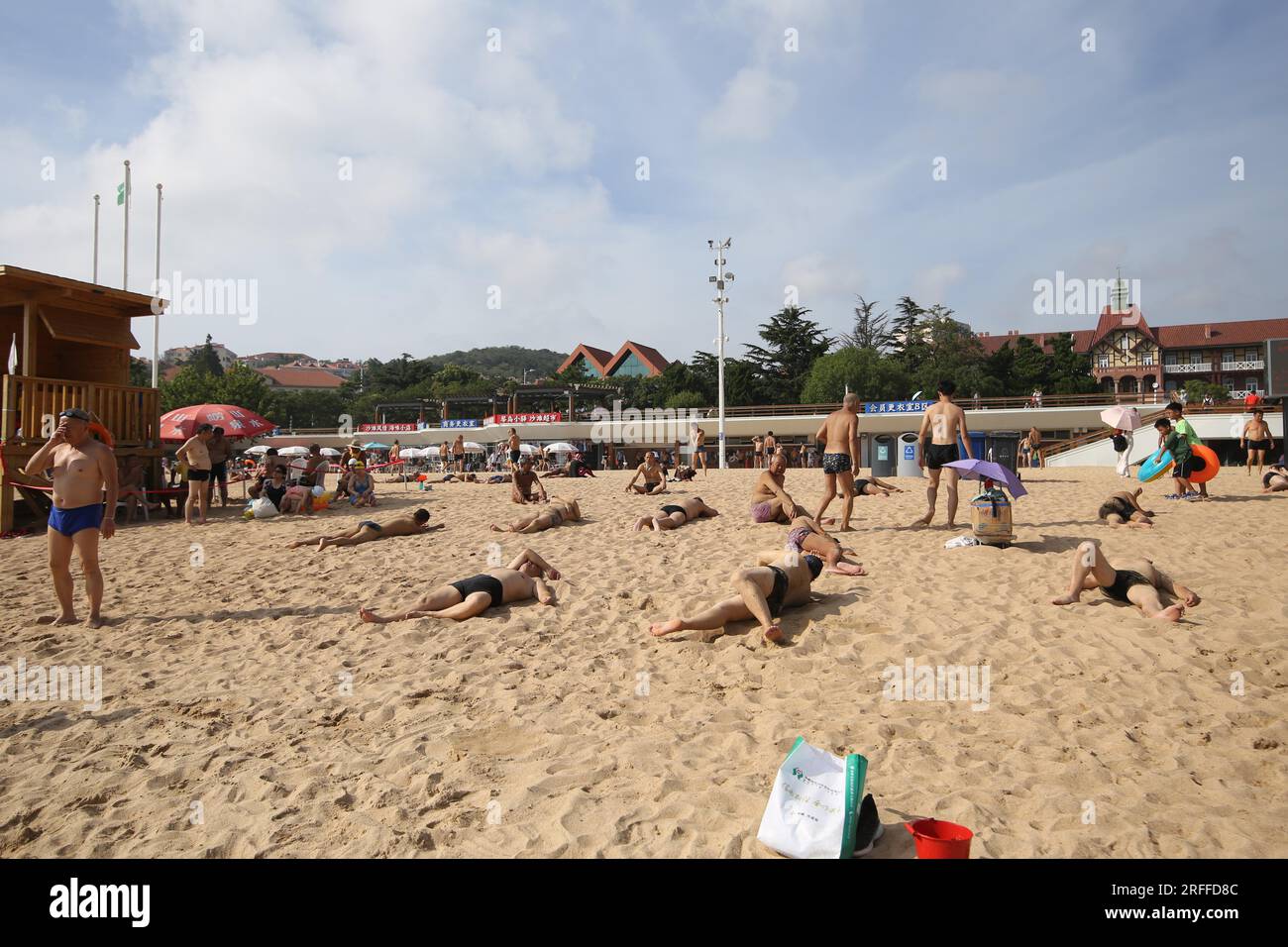 People enjoy summer time at the No 1 bathing beach in Qingdao City ...