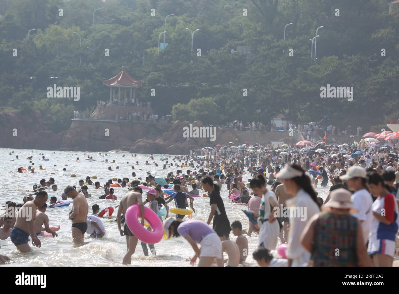 People enjoy summer time at the No 1 bathing beach in Qingdao City ...