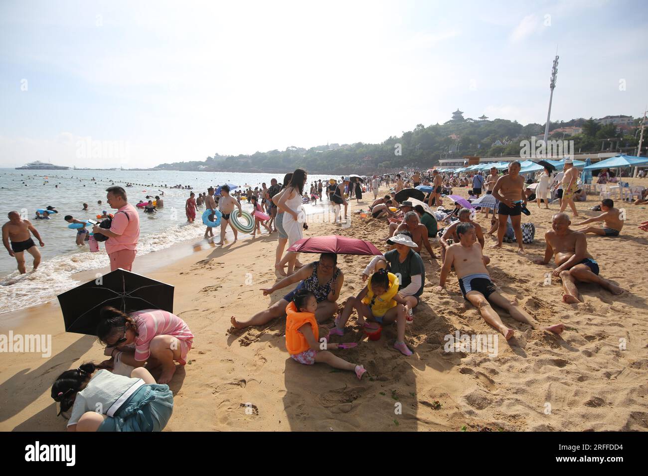 People enjoy summer time at the No 1 bathing beach in Qingdao City ...