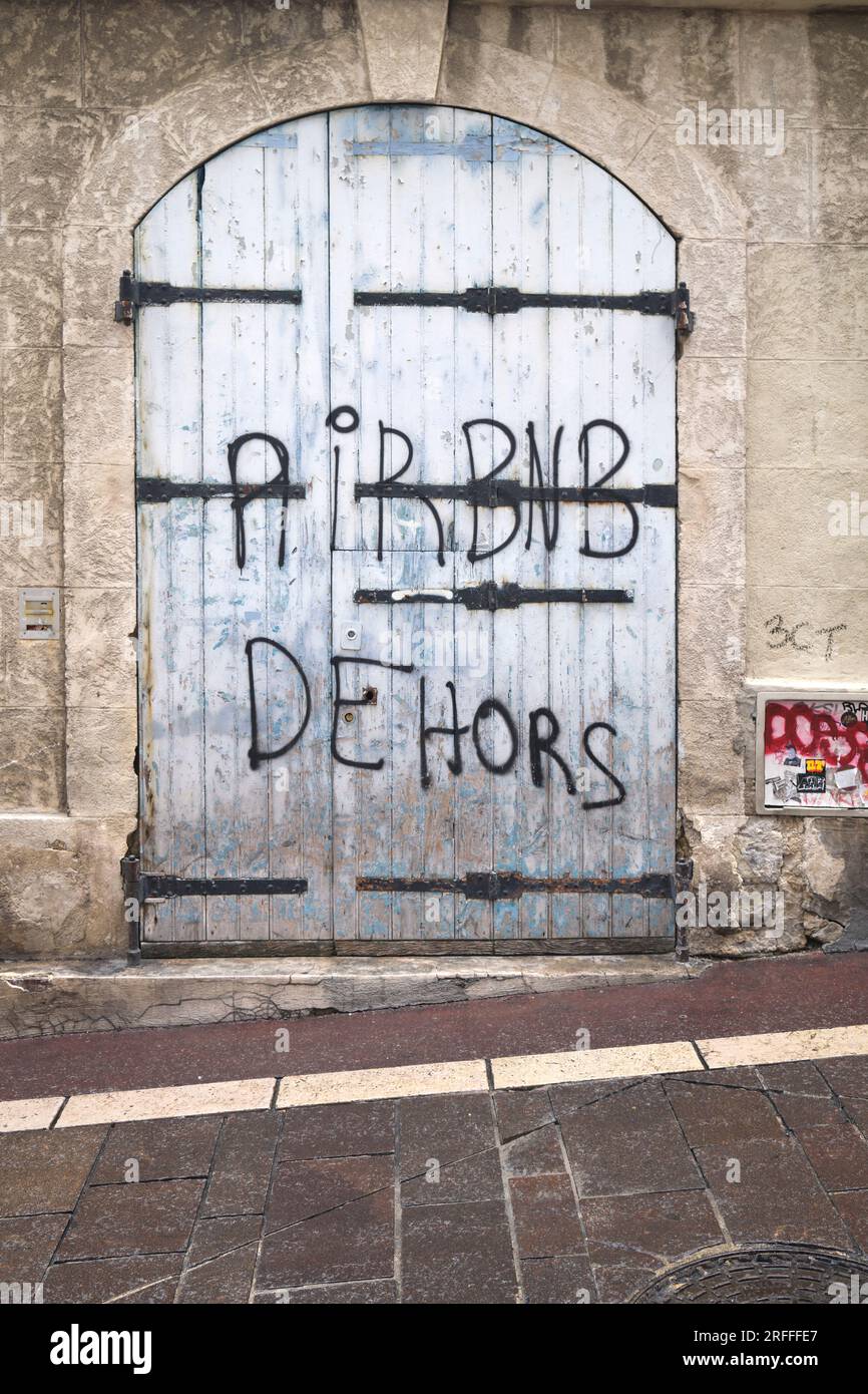 'Airbnb Dehors 'Anti Airbnb protest graffiti in Le Panier District ...