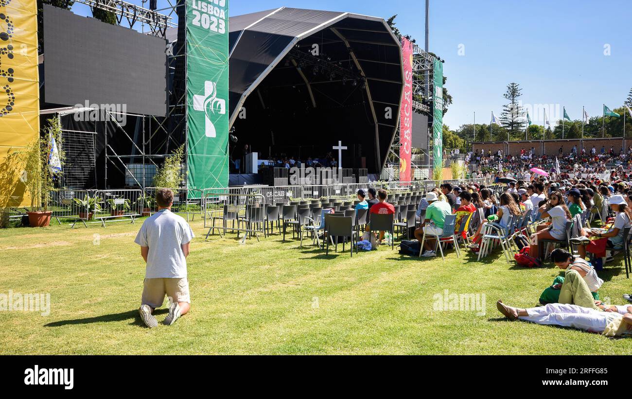 People next to a 3.5 km mural, the largest in the world, painted by the ...