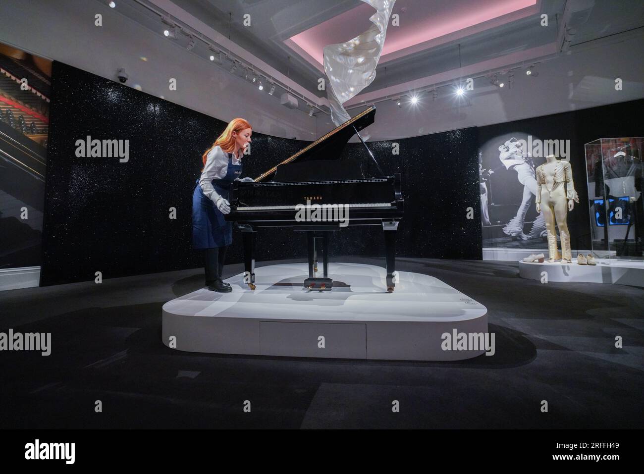 Freddie mercury yamaha piano hi-res stock photography and images - Alamy