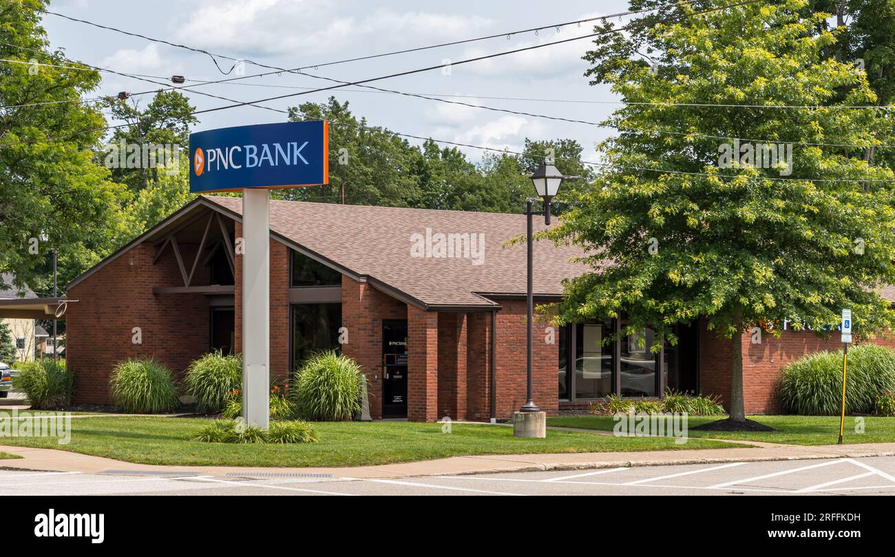 Pnc bank entrance hi-res stock photography and images - Alamy