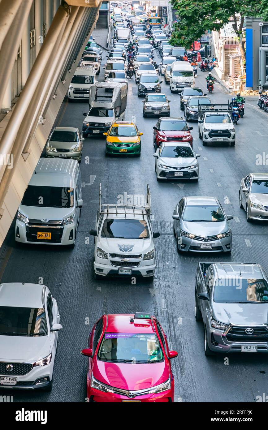 Vehicles caught up in city street traffic congestion, downtown Bangkok ...